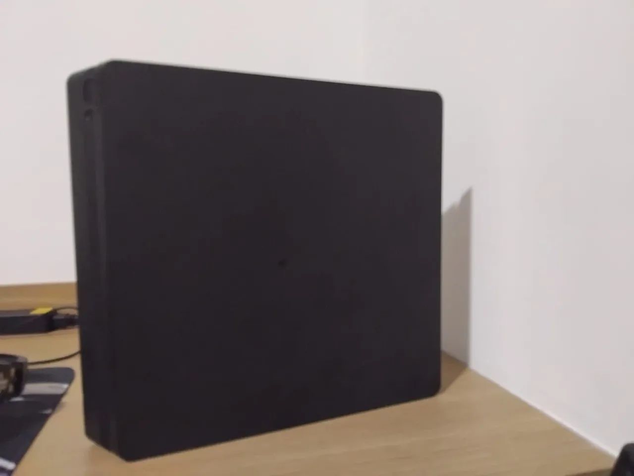 PS4 slim 1tb com 2 controles+red dead redeption 2 - Consoles de Vídeo ...