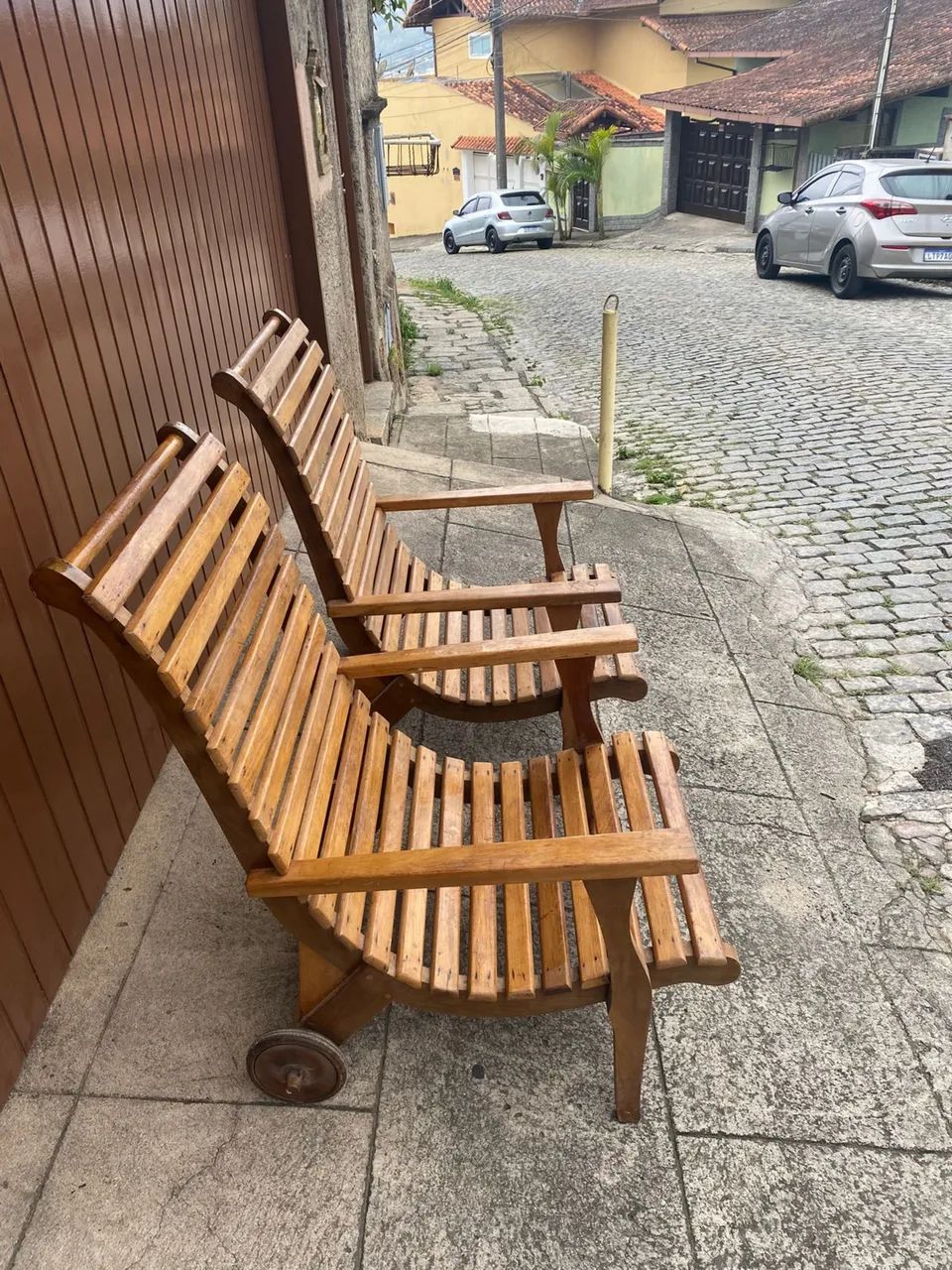 Par de Espreguiçadeiras Vintage em Madeira Maciça com Rodas - Sofás e ...