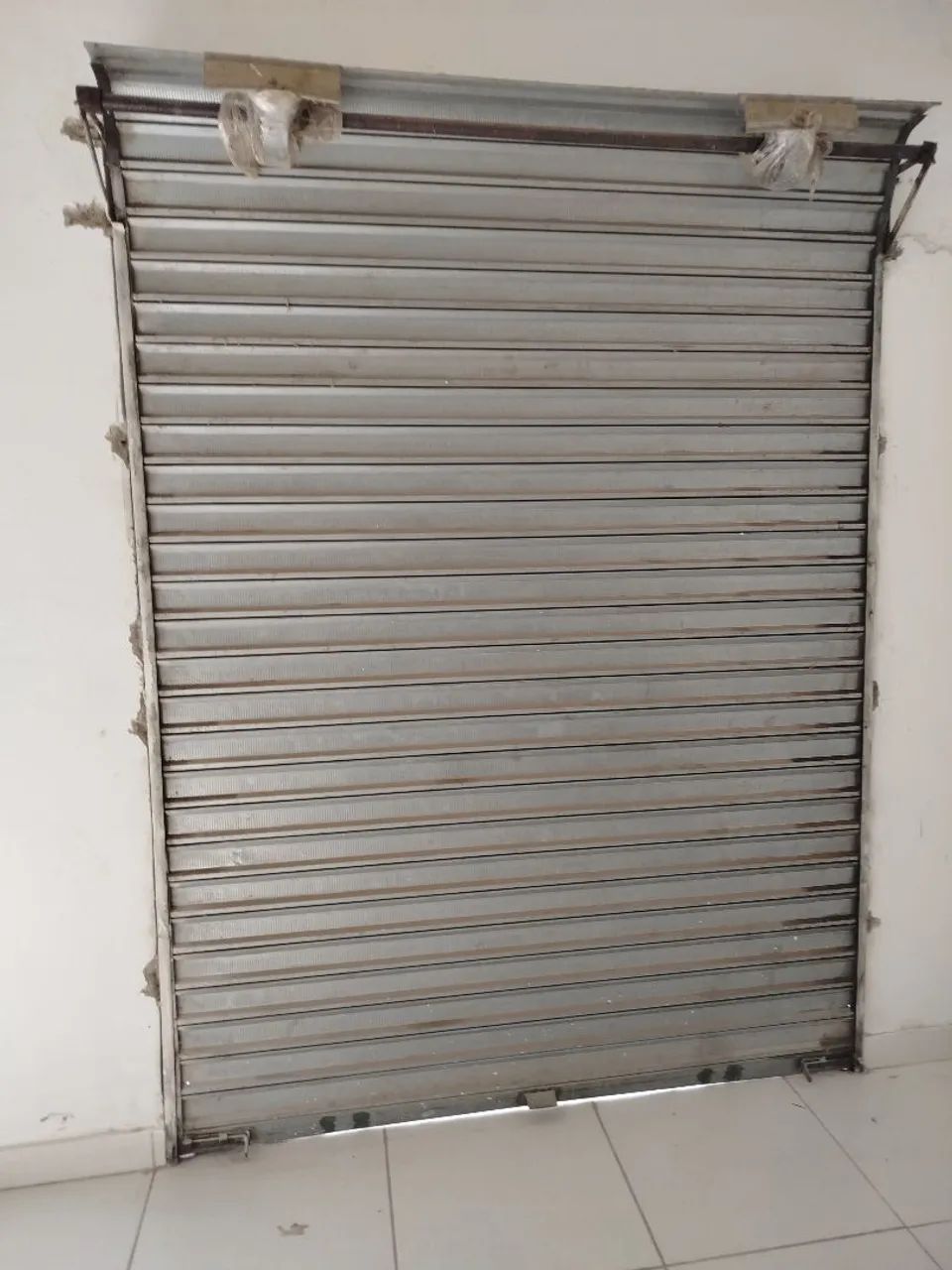 Porta de aço de enrolar 2,00 m de largura (esteira) - Portas e Janelas ...