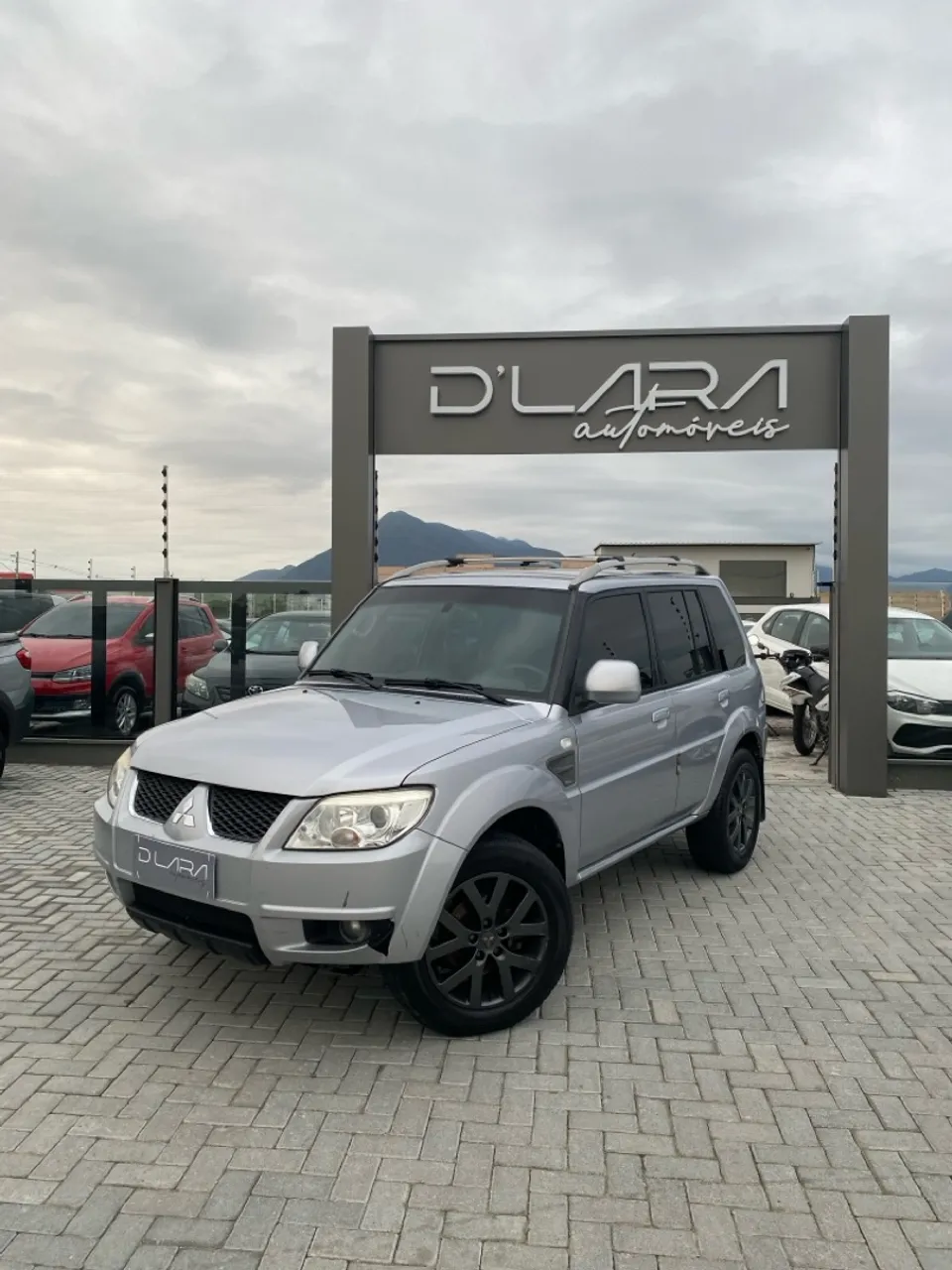 Mitsubishi Pajero TR4 2.0 FLEX 16V 4X2 MEC. Usados e Novos