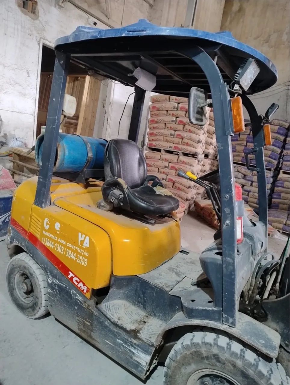 Empilhadeira TCM FG25 2500kg duplex - Máquinas para produção industrial ...