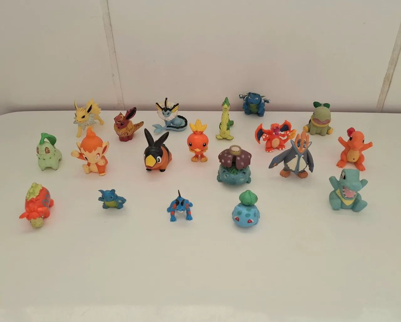 Lote com 19 miniaturas de Pokémon - Charizard etc - Hobbies e coleções ...