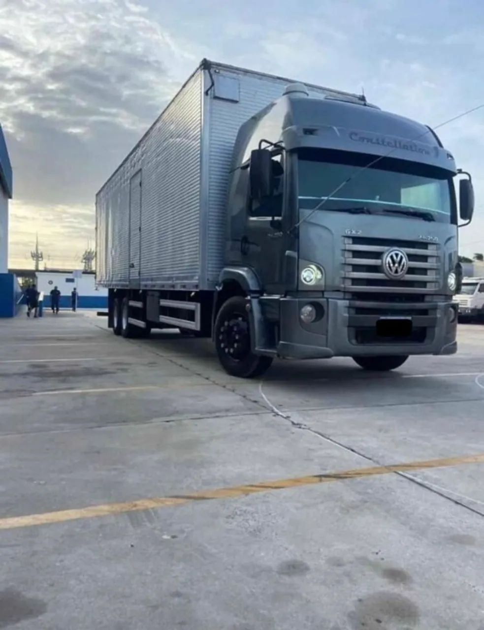 Vw 24250 6x2 2011 baú - Caminhões - Itaim, Taubaté 1473139498 | OLX