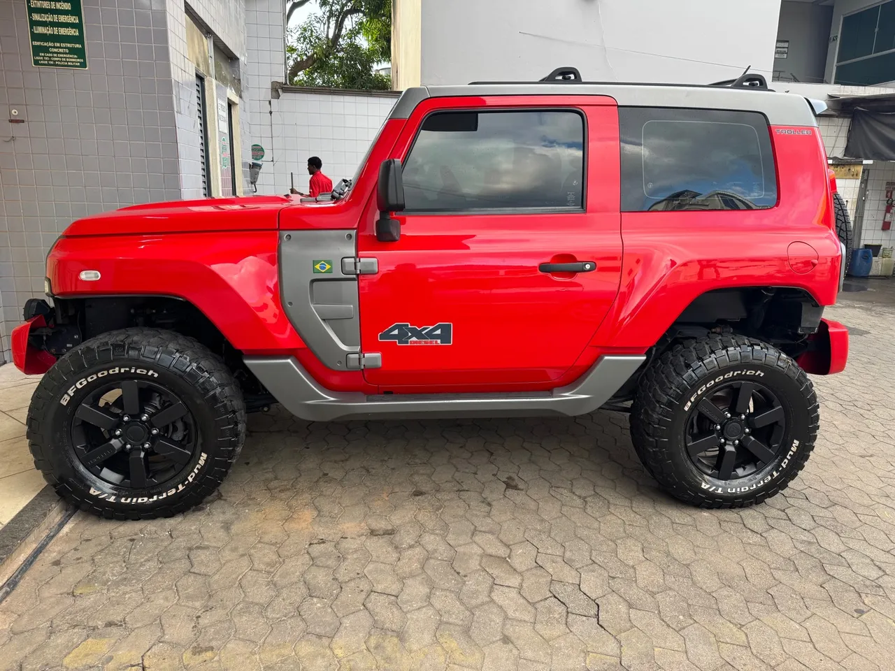 Troller T-4 Usados e Novos