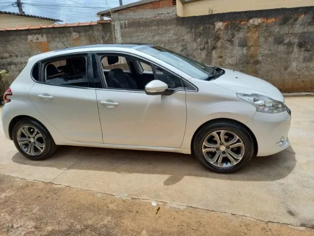 PEUGEOT 208 2013 Usados e Novos