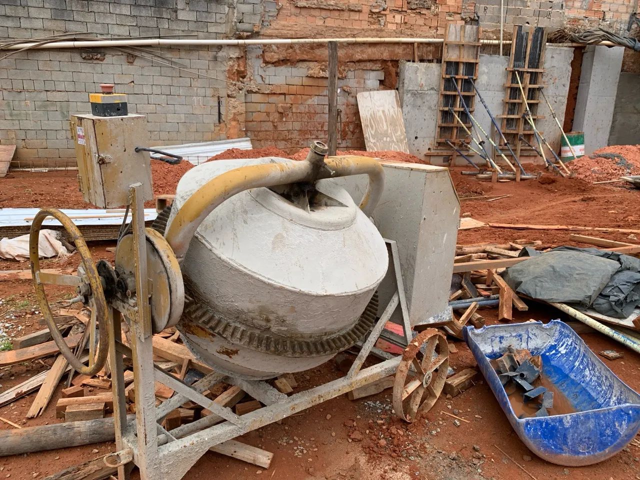 Betoneira Usada em Ótimo Estado - Máquinas pesadas para construção ...