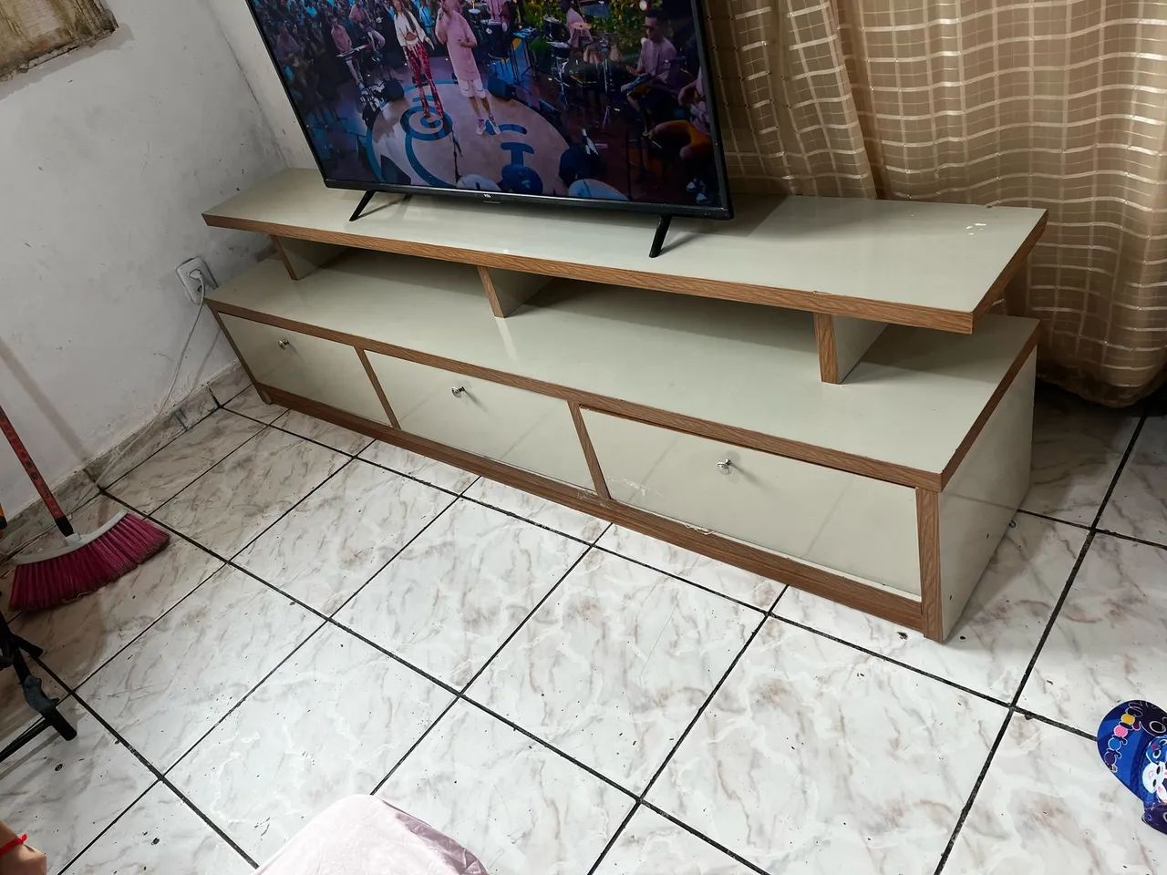Rack para TV com 3 gavetas - Racks e Painéis - Cidade Nova, Manaus 1392963678 | OLX