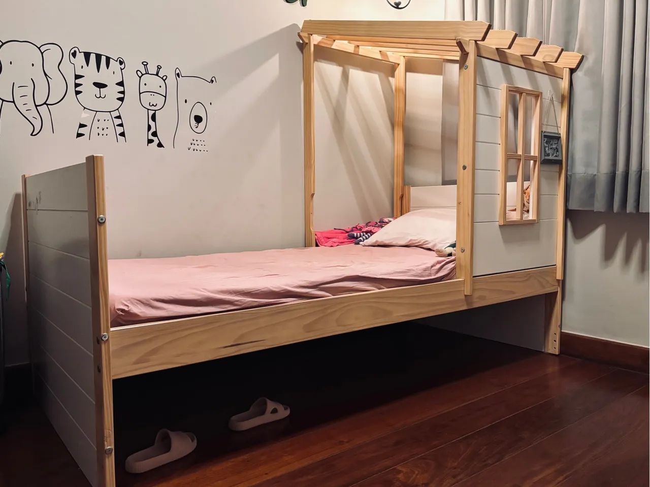 Cama Infantil Casinha em madeira maciça CASATEMA com Telhado Pergolado ...