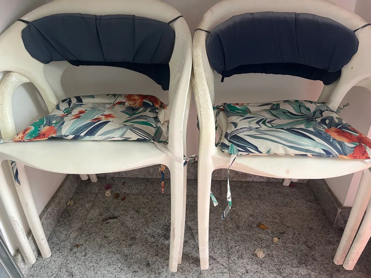 Conjunto com 6 Cadeiras plásticas com braço - Bancos e Cadeiras - São ...