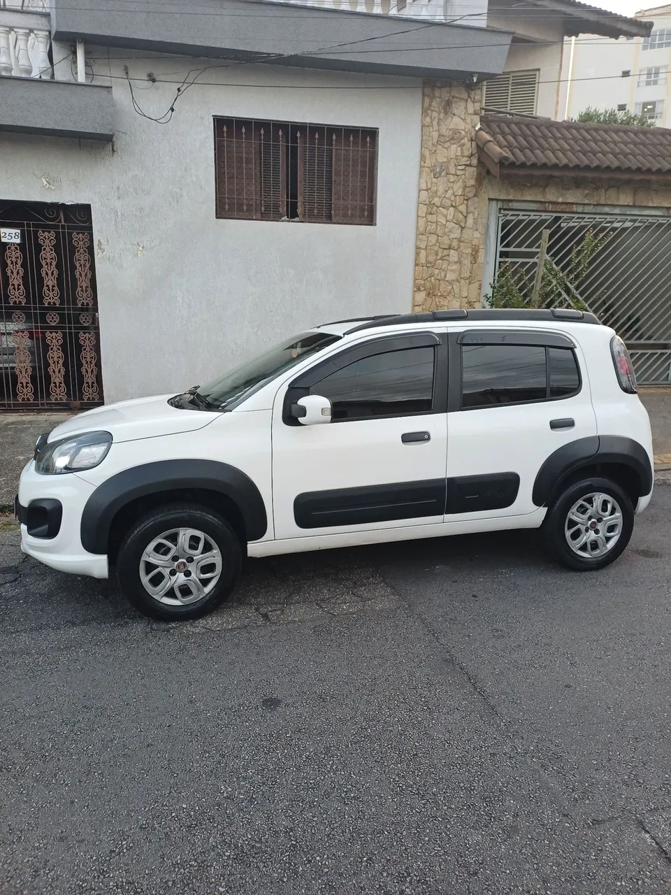 FIAT UNO WAY 1.0 FLEX 6V 5P Usados e Novos