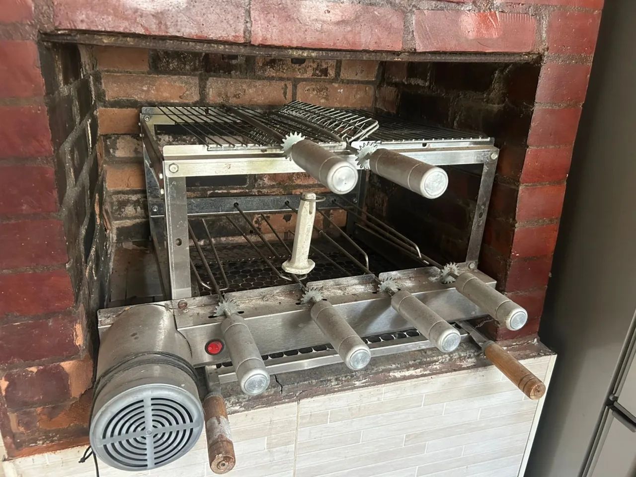 Churrasqueira Giratória Tipo Gira Grill Com 6 Espetos Premium ...