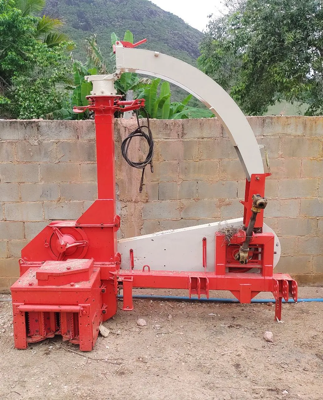 "colhedora de forragem" no Brasil