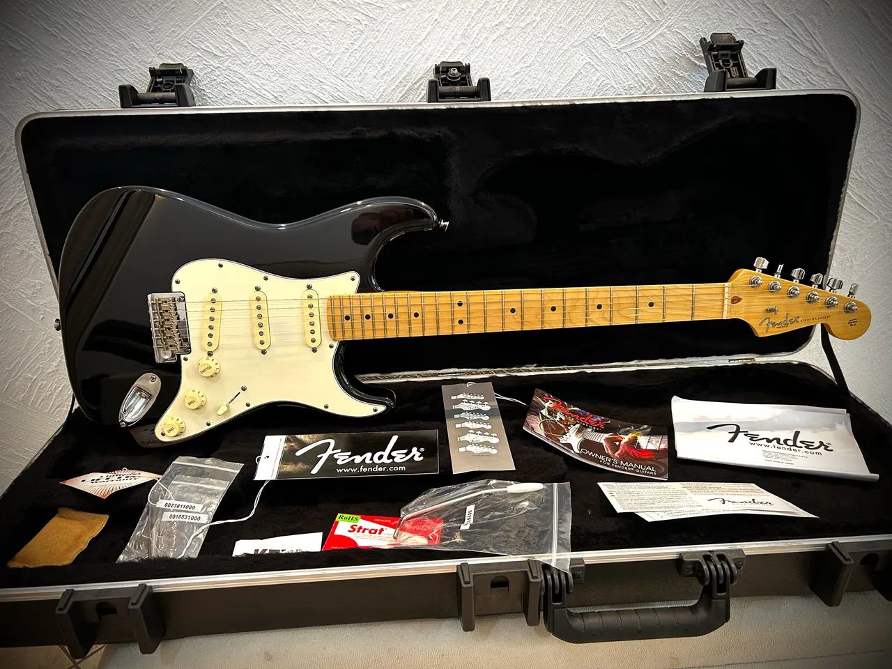 Guitarra FENDER AMERICAN STANDARD STRATOCASTER - Instrumentos musicais ...