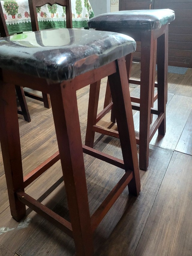 Bancos altos de madeira | +1532 anúncios na OLX Brasil