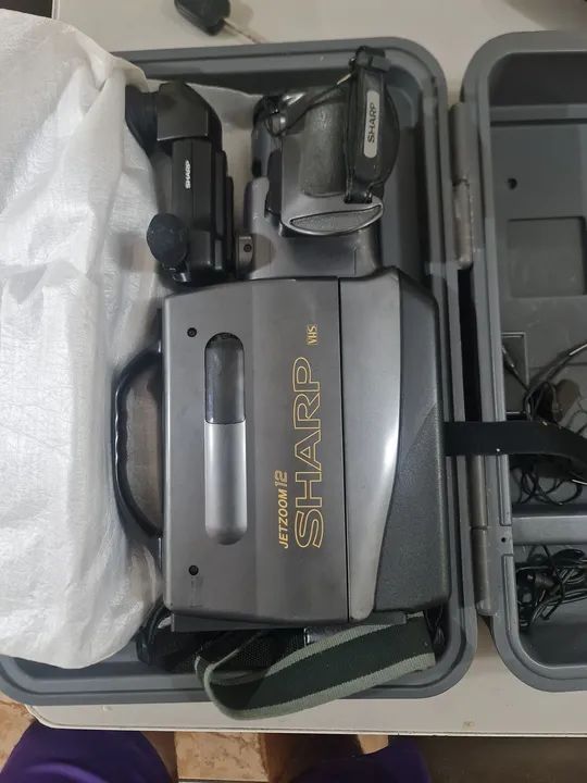 Câmera de Vídeo VHS Sharp Jetzoom 12 - Câmeras e Filmadoras - Paulo VI ...