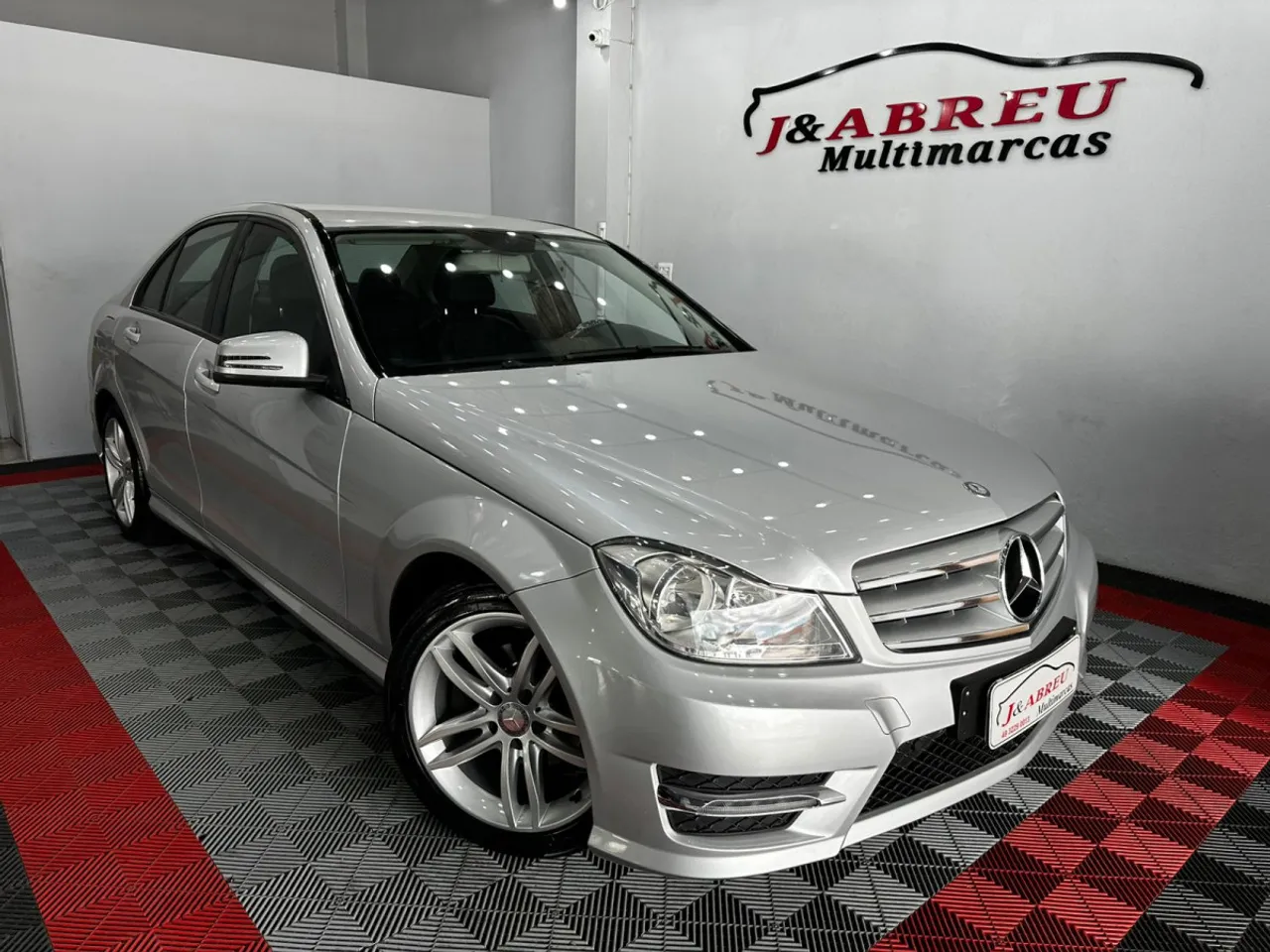 Mercedes-Benz C-180 2014 Usados e Novos
