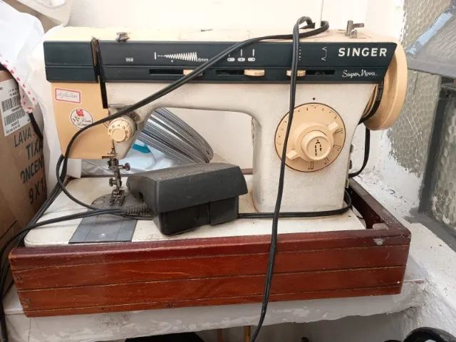 Máquina de Costura Singer 968 Modelo "Super Nova" - Móveis de ...