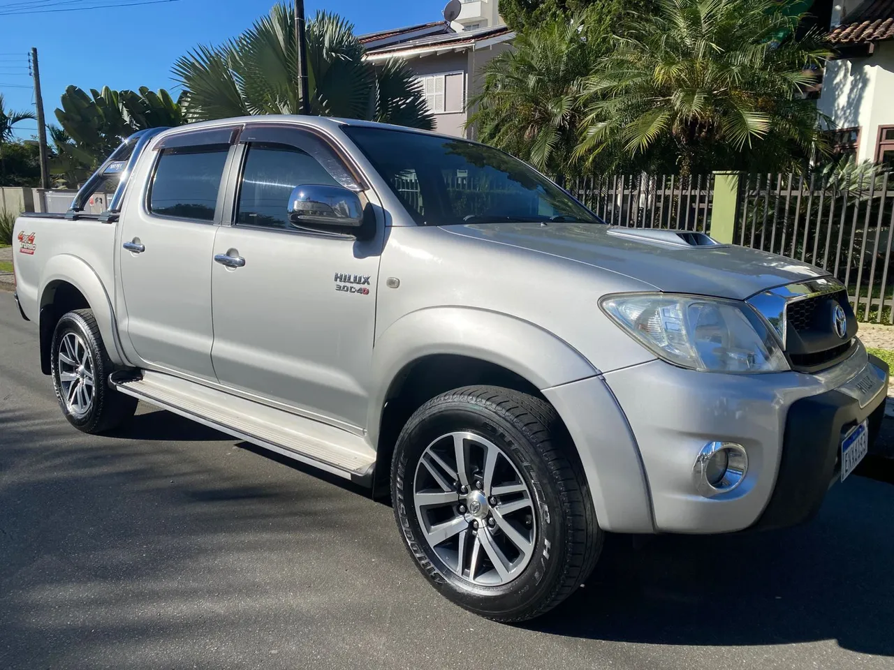 TOYOTA HILUX 2010 Usados e Novos
