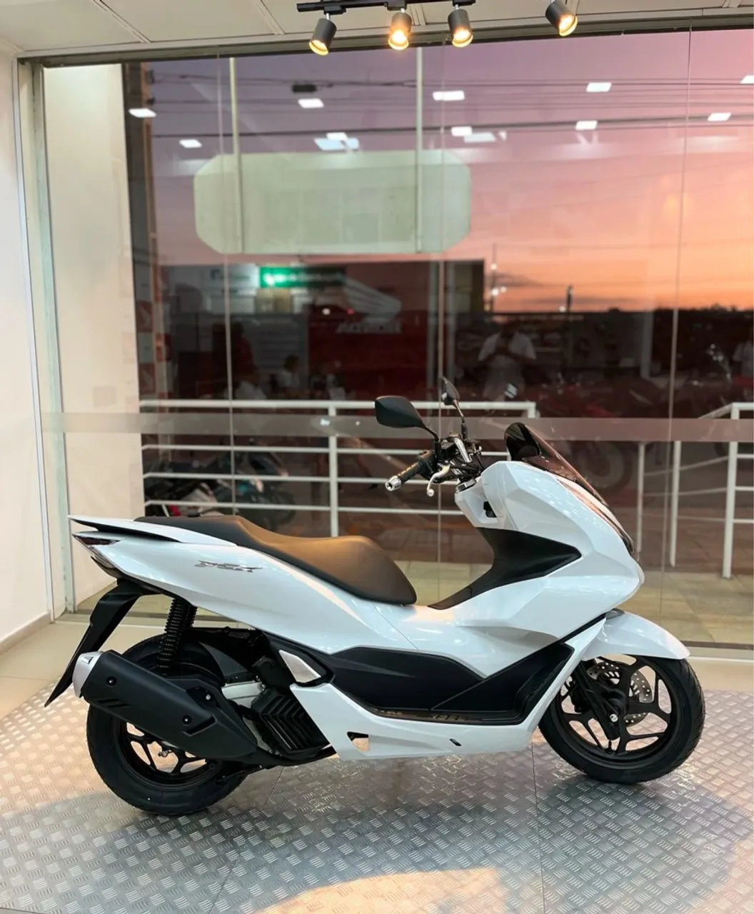 Motos HONDA PCX 2025 no Brasil