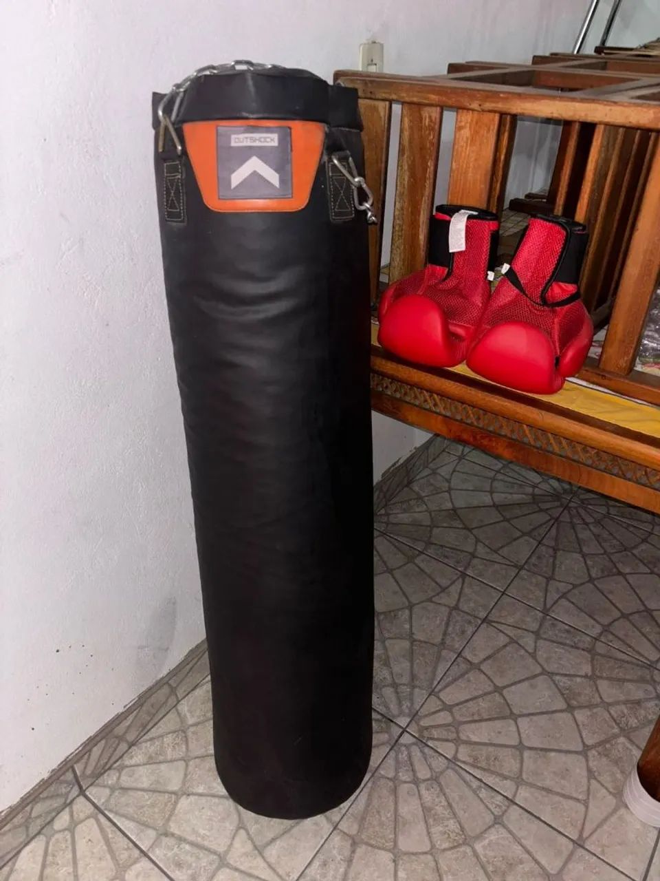 Saco de pacancada (Decathlon) + luva de Boxe (Decathlon) - Academia e ...