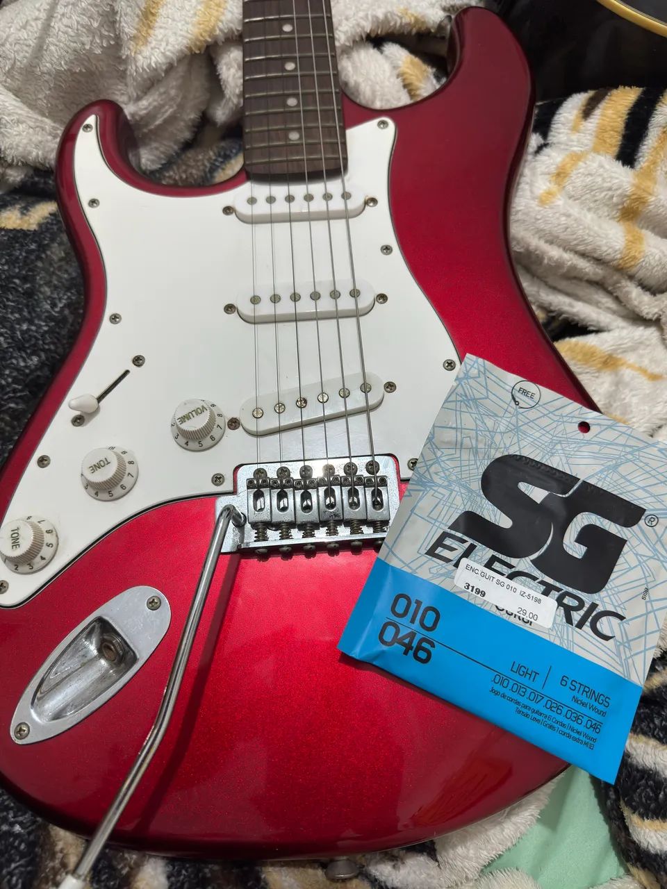 Guitarra MG32 CANHOTA Cordas e cabo - Instrumentos musicais - Centro ...