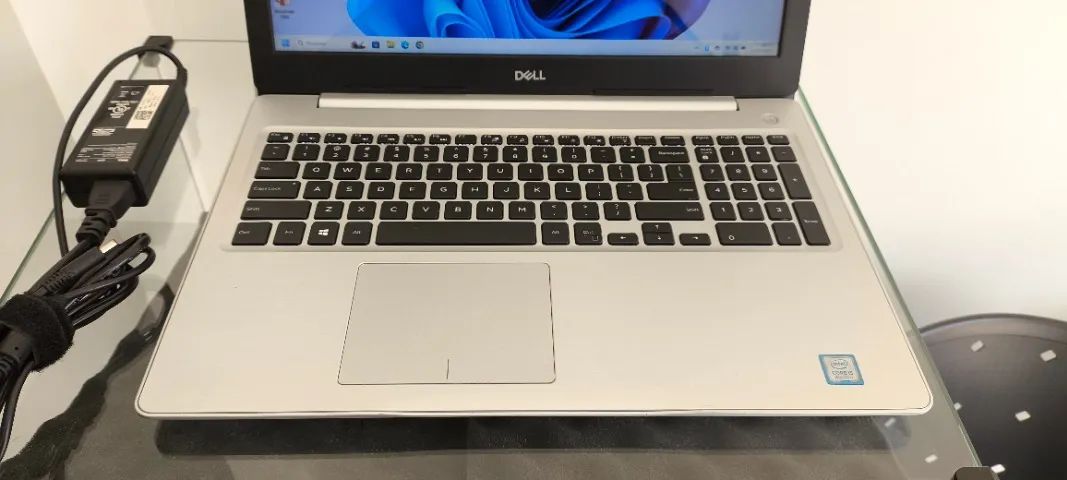 Notebook Dell Inspiron 5570 - Intel Core i5-8250U - RAM 8GB - SSD 256GB -Tela 15.6 Full HD ...