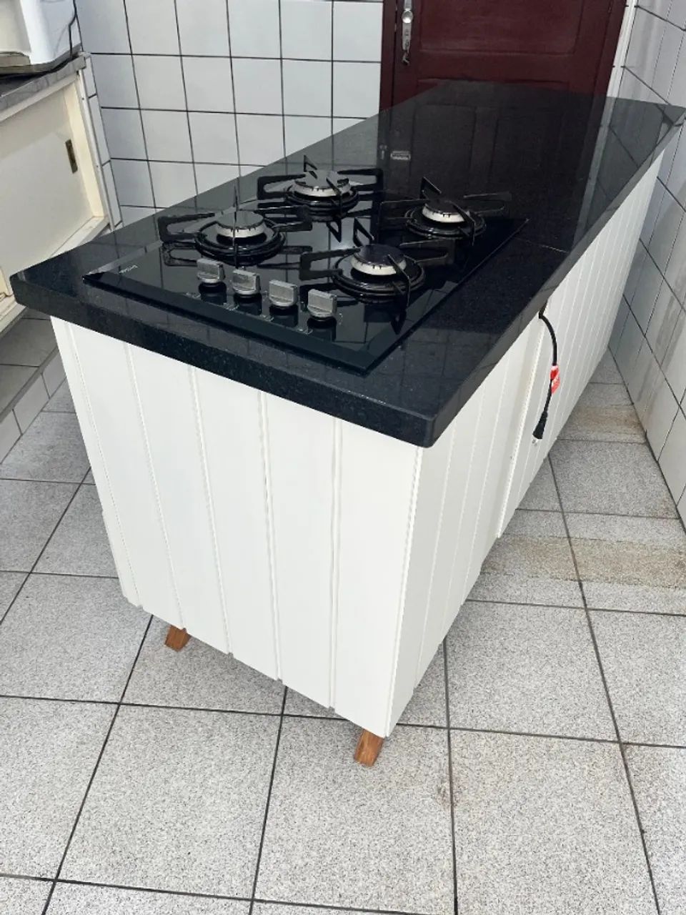 Balcão ilha + tampo em granito+ cooktop - Armários e Guarda-Roupas ...