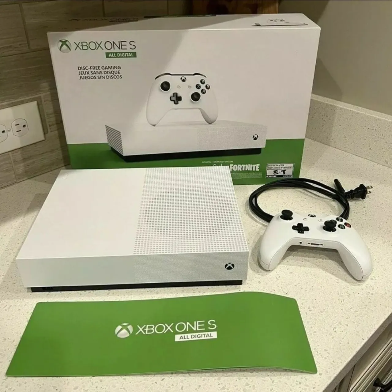 "xbox one s all digital" - Consoles de Vídeo Game no Brasil