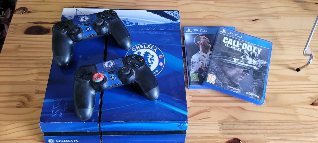 PS4 Slim com 2 controles e jogos - Chelsea FC - Consoles de Vídeo Game ...