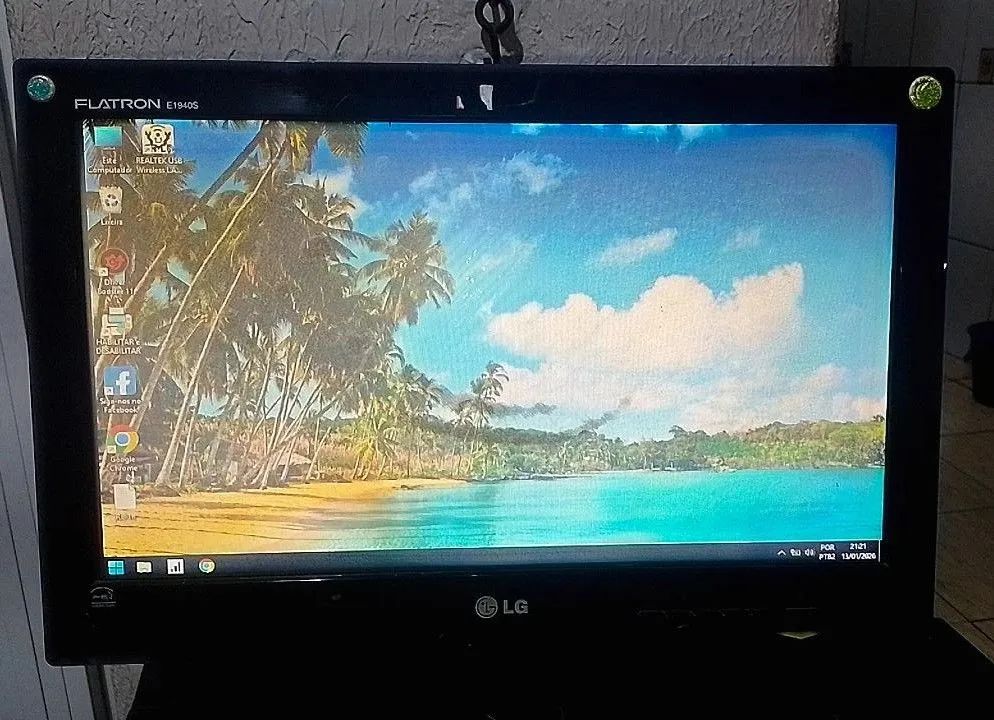 Monitor LG 19 Polegadas com Mancha - Monitores - Cabuis, Nilópolis ...