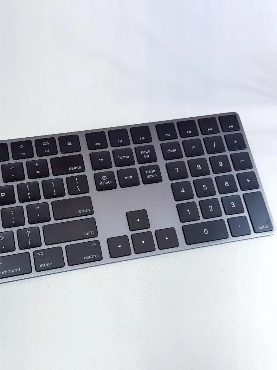 Teclado Apple Magic Keyboard - Space Gray - Periféricos e Acessórios de ...