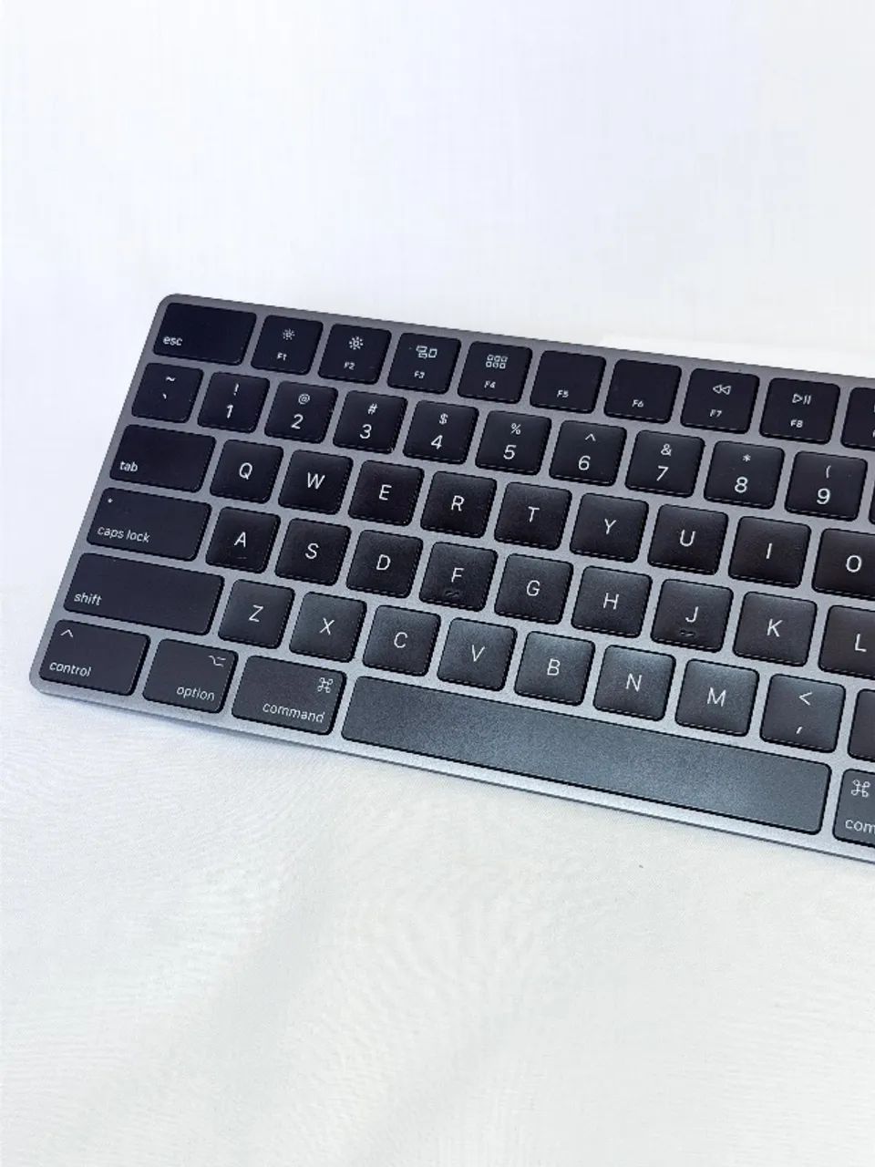Teclado Apple Magic Keyboard - Space Gray - Periféricos e Acessórios de ...