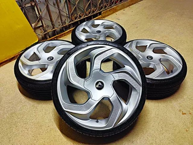 Rodas Concept Originais Da Volcano Aro 17" Tala 6 C/Pneus 165/40 R17"95 ...