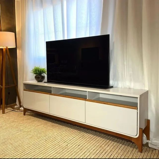 "Transforme Sua Sala: Rack Lion Com Pés Em Madeira Maciça - Ideal para ...