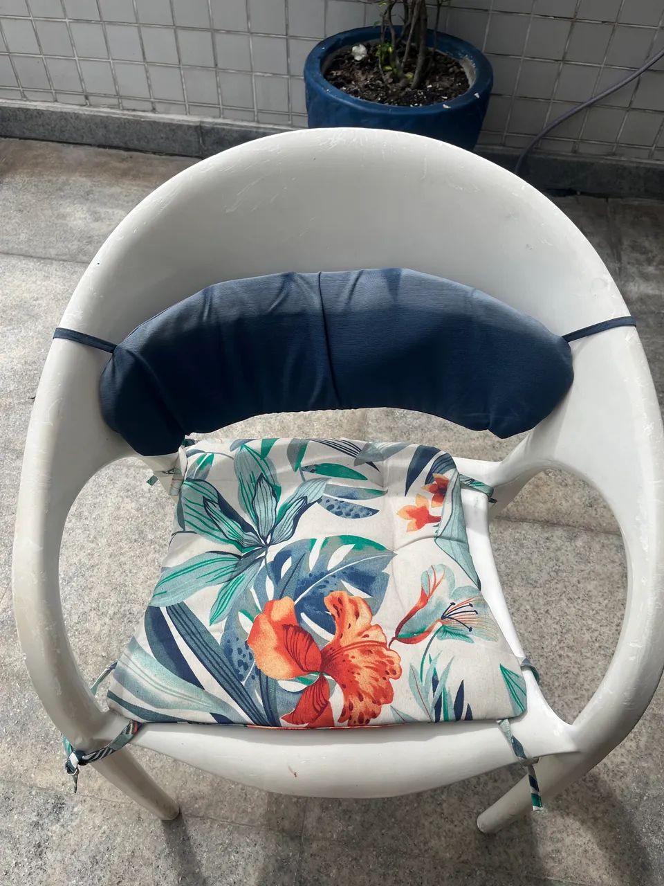 Conjunto com 6 Cadeiras plásticas com braço - Bancos e Cadeiras - São ...