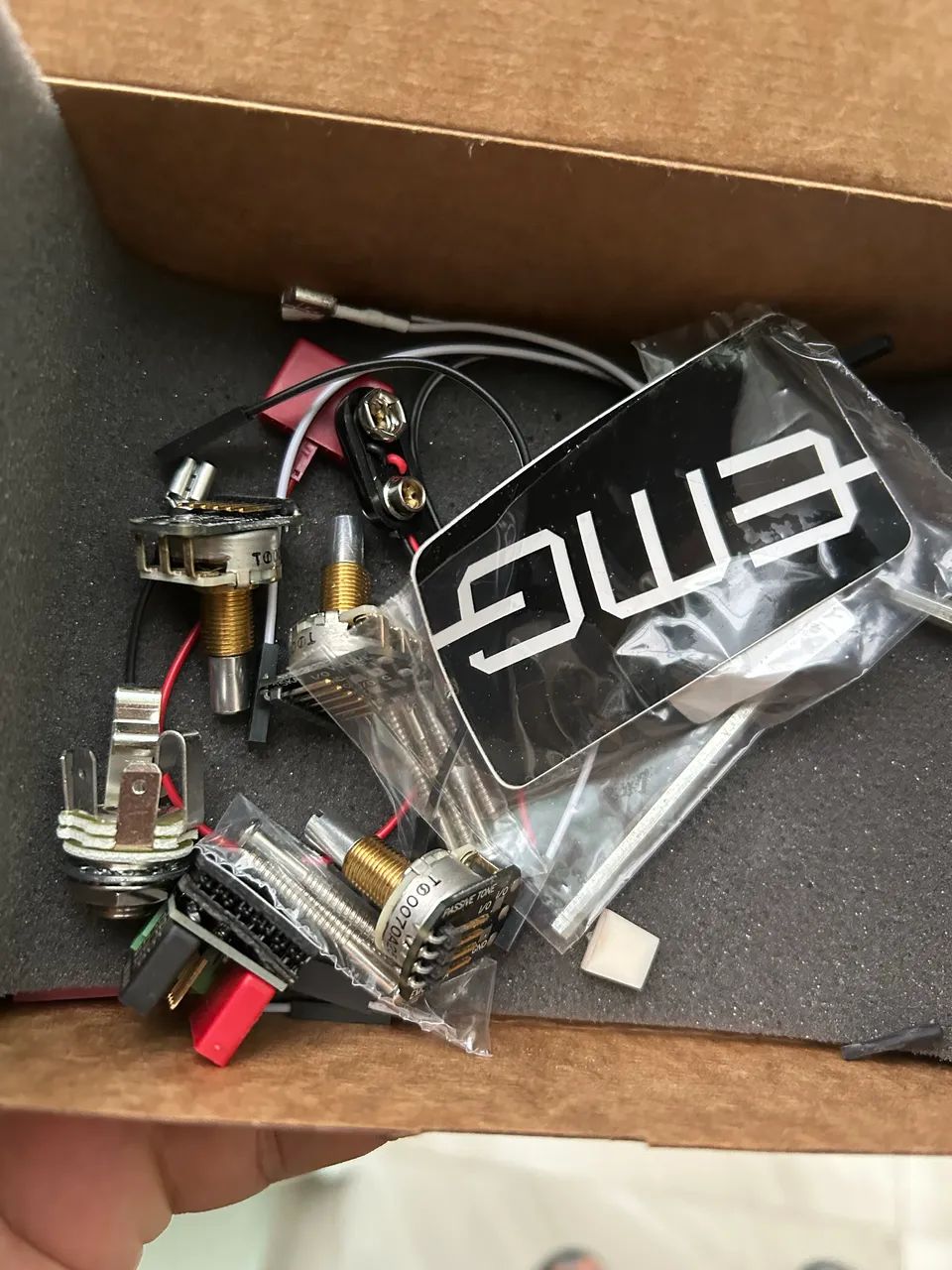 Kit Elétrico EMG Original p/ Baixo Ativo - Jazz Bass - Sem Captadores ...