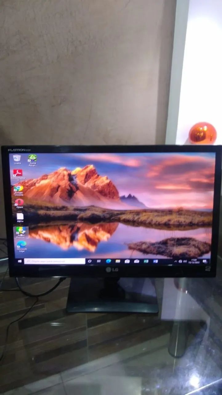 Monitor LG de LED 19 polegadas com adaptador HDMI, em ótimo estado ...