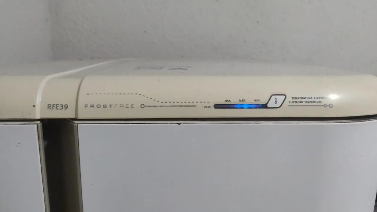 Geladeira/Refrigerador Electrolux 240 Litros 1 Porta Classe A RE31 ...
