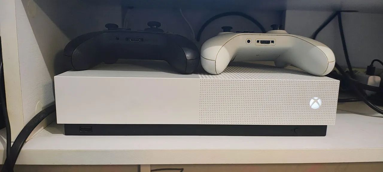 Xbox one S + 3 Controles - Consoles de Vídeo Game - Jardim Petrópolis, Maceió 1361507780 | OLX