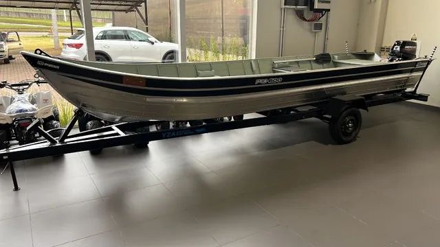 Barco de 6 metros borda alta + Motor de popa 15 hp + Carreta rodoviária ...