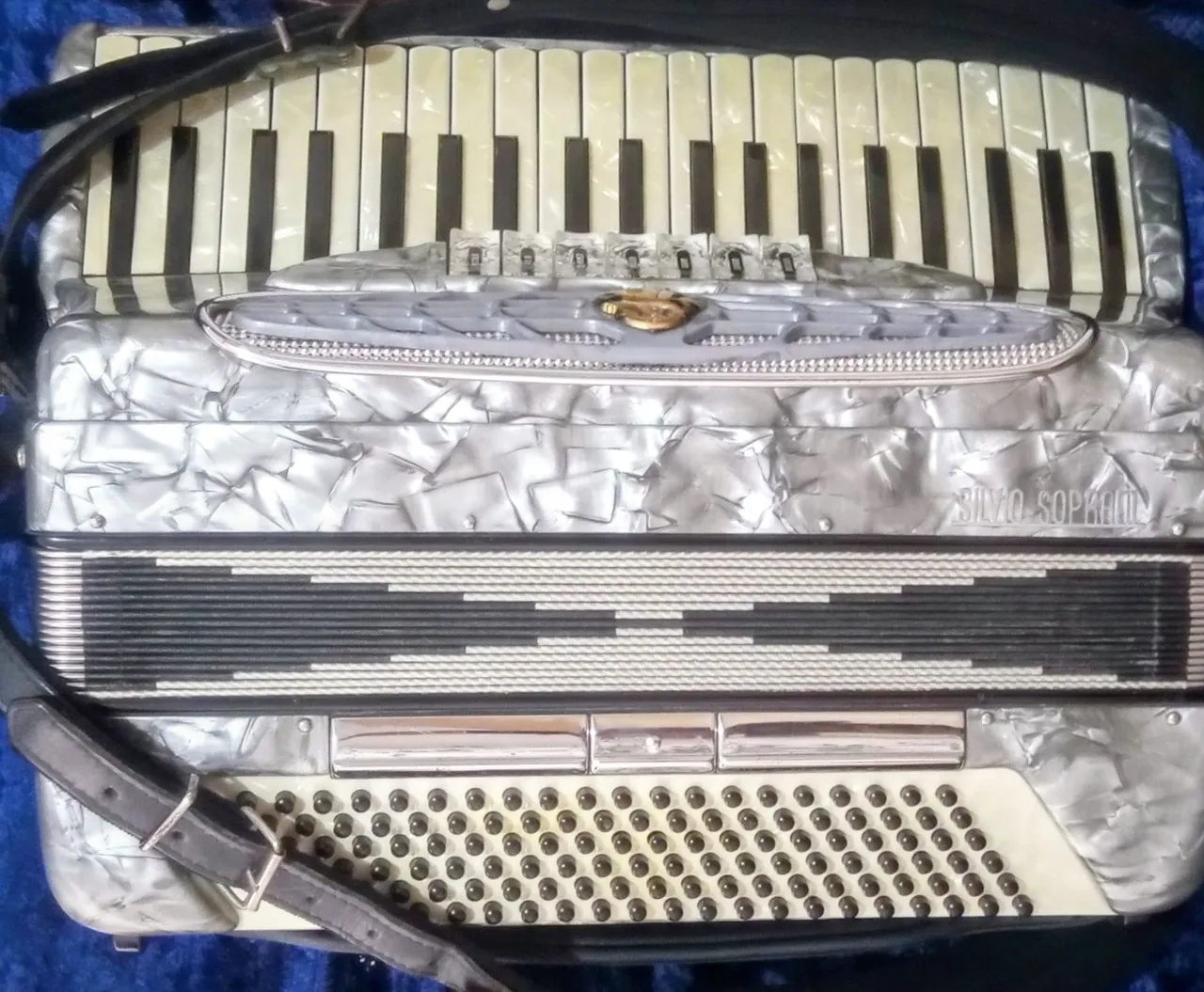 "sanfona ou acordeon" - Instrumentos musicais no Brasil