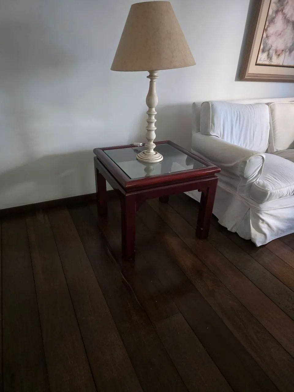 Mesa de Canto com Tampo de Vidro e Detalhes em Madeira - Mesas ...