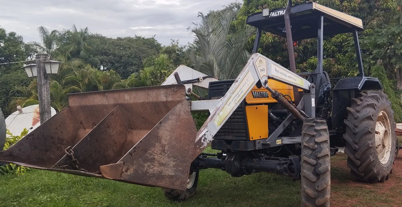 "trator com concha" - Tratores e máquinas agrícolas no Brasil