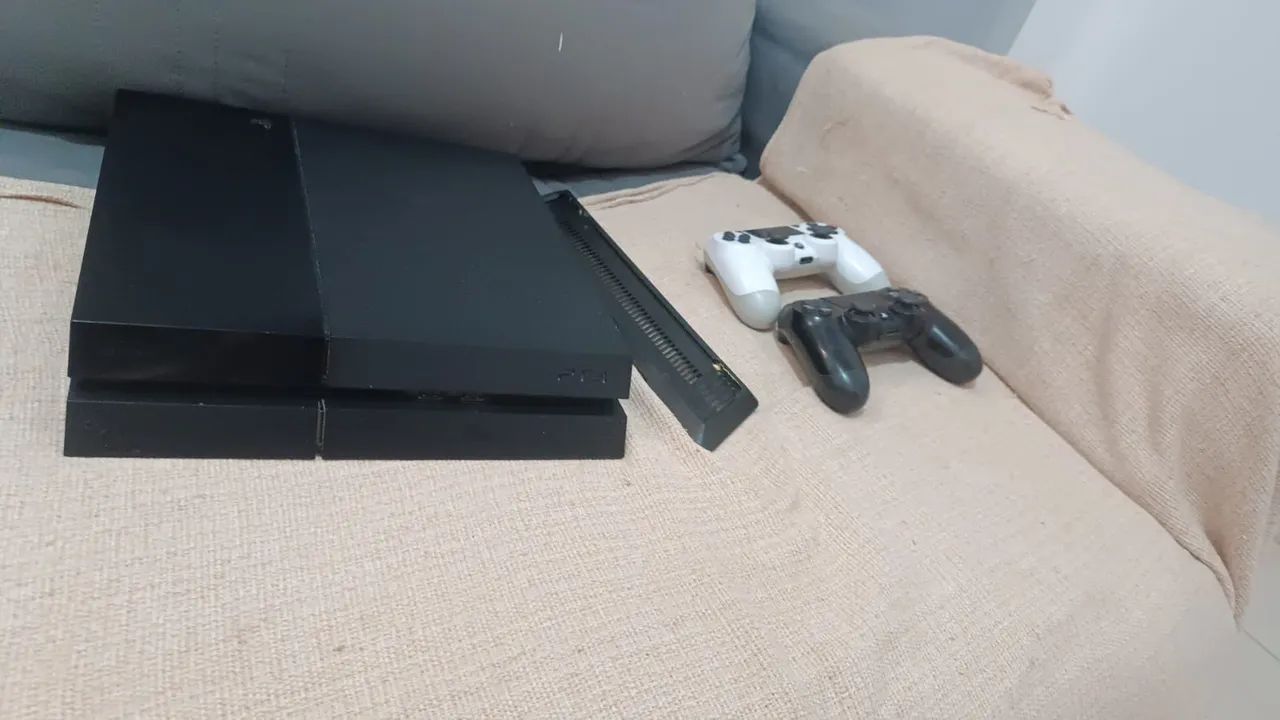 Ps4 fat, 2 controles + GTA v, spider Man 2018, tlou2 e red dead ...