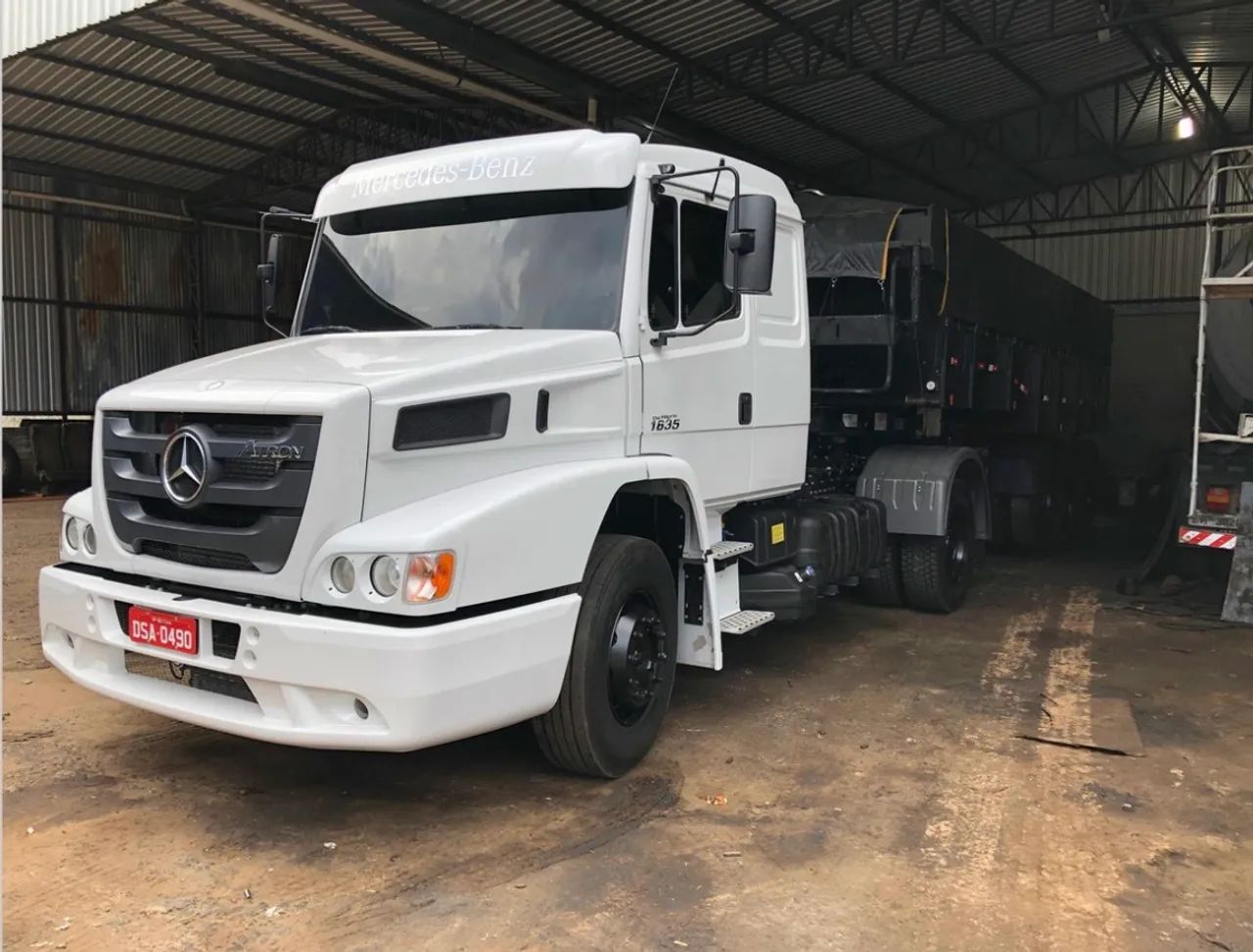 Mb 1635 - Caminhões - Chácaras Reunidas Vista Alegre, Botucatu 1384023763 | OLX