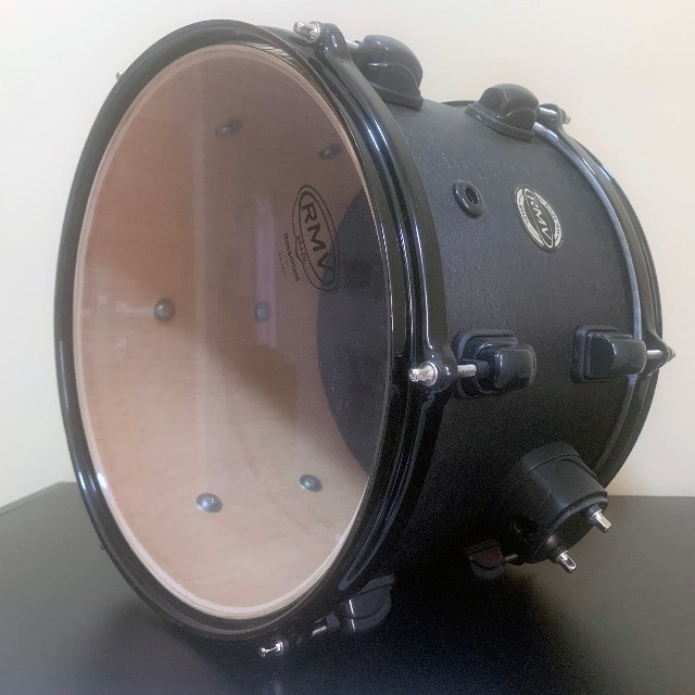 "tom de bateria" no Brasil