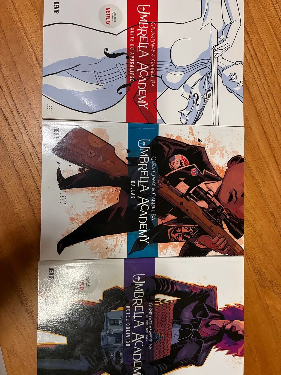 Coleção HQ The Umbrella Academy (Vol 1 ao 3) - Devir - Livros e ...