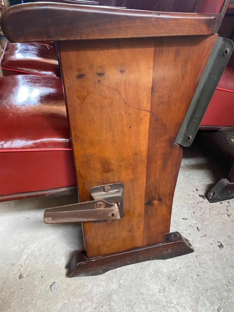 Poltronas de 1923 madeira maciça e couro legítimo - Sofás e Poltronas ...