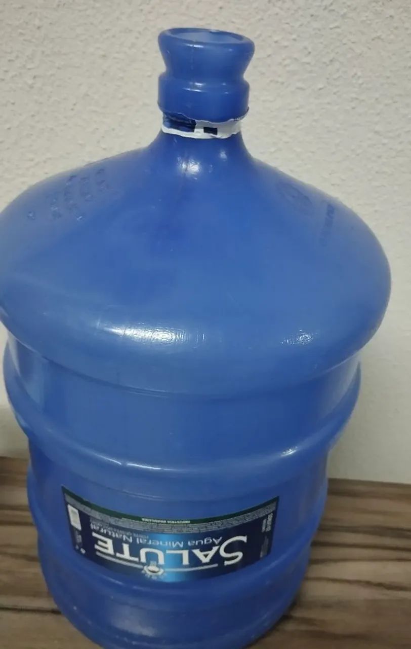 Galão de água Salute 20 litros ? em ótimo estado, validade 2027 ...