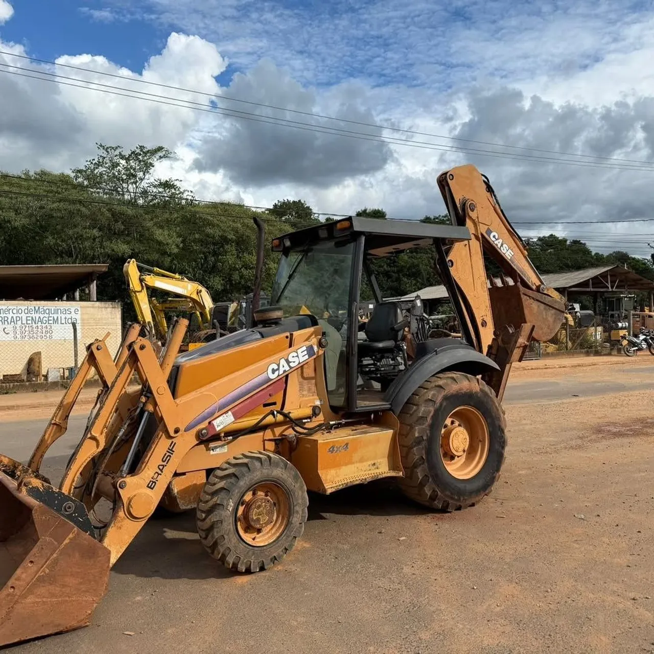"retroescavadeira" - Máquinas pesadas para construção no Brasil
